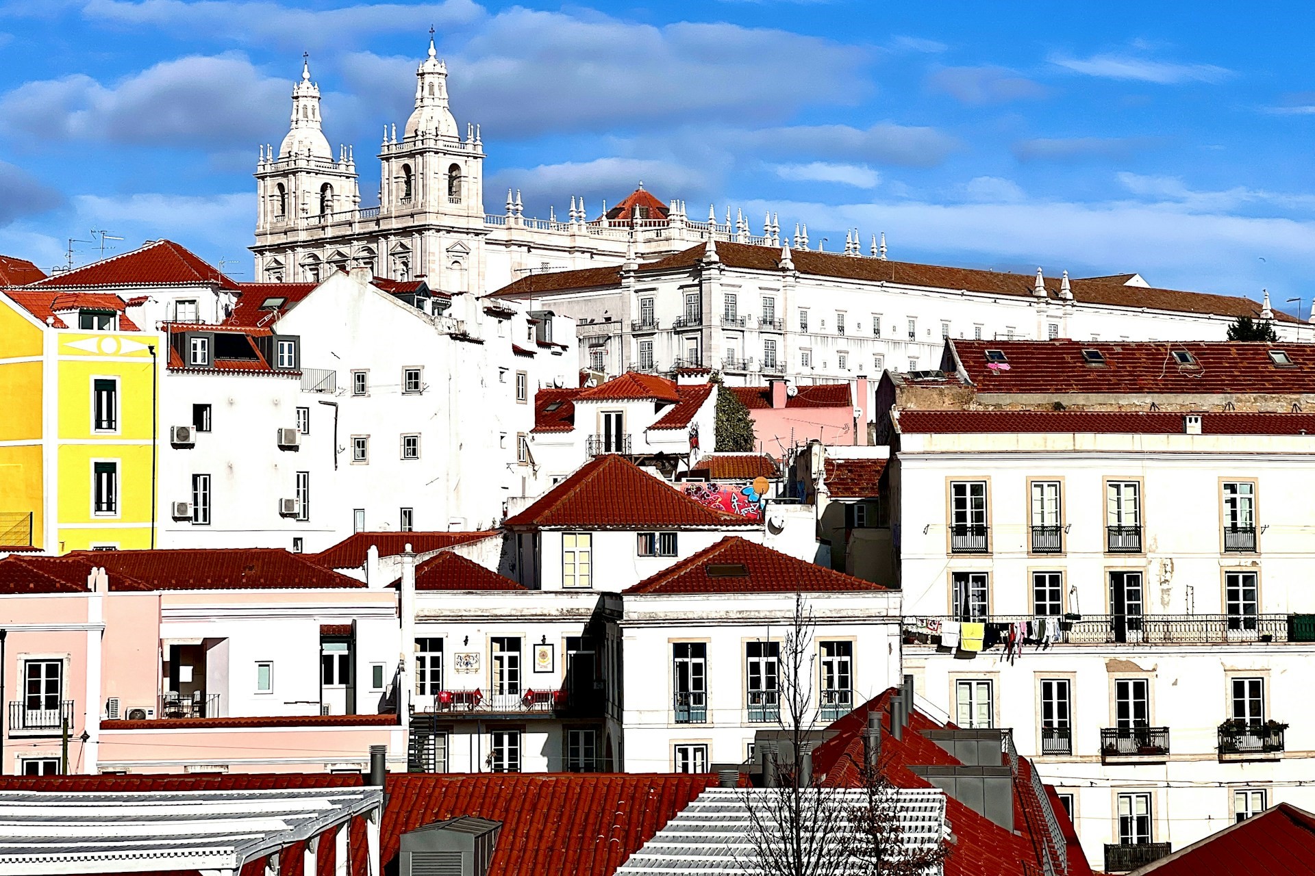 How to Get WiFi in Lisbon for Your Holidays - HippocketWifi