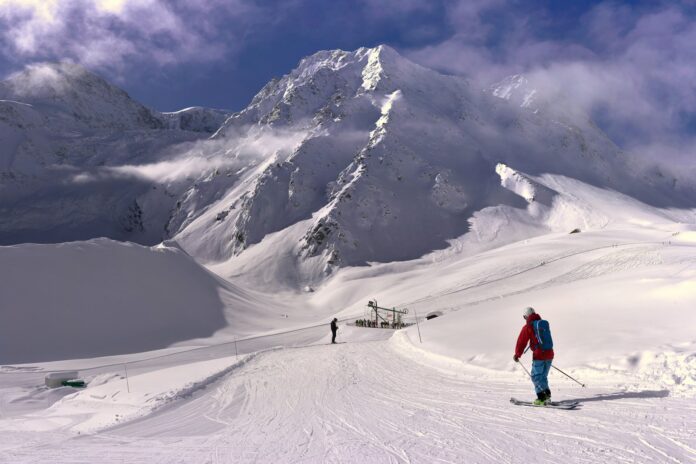 How to Stay Connected on the Ski Slopes ? - HippocketWifi